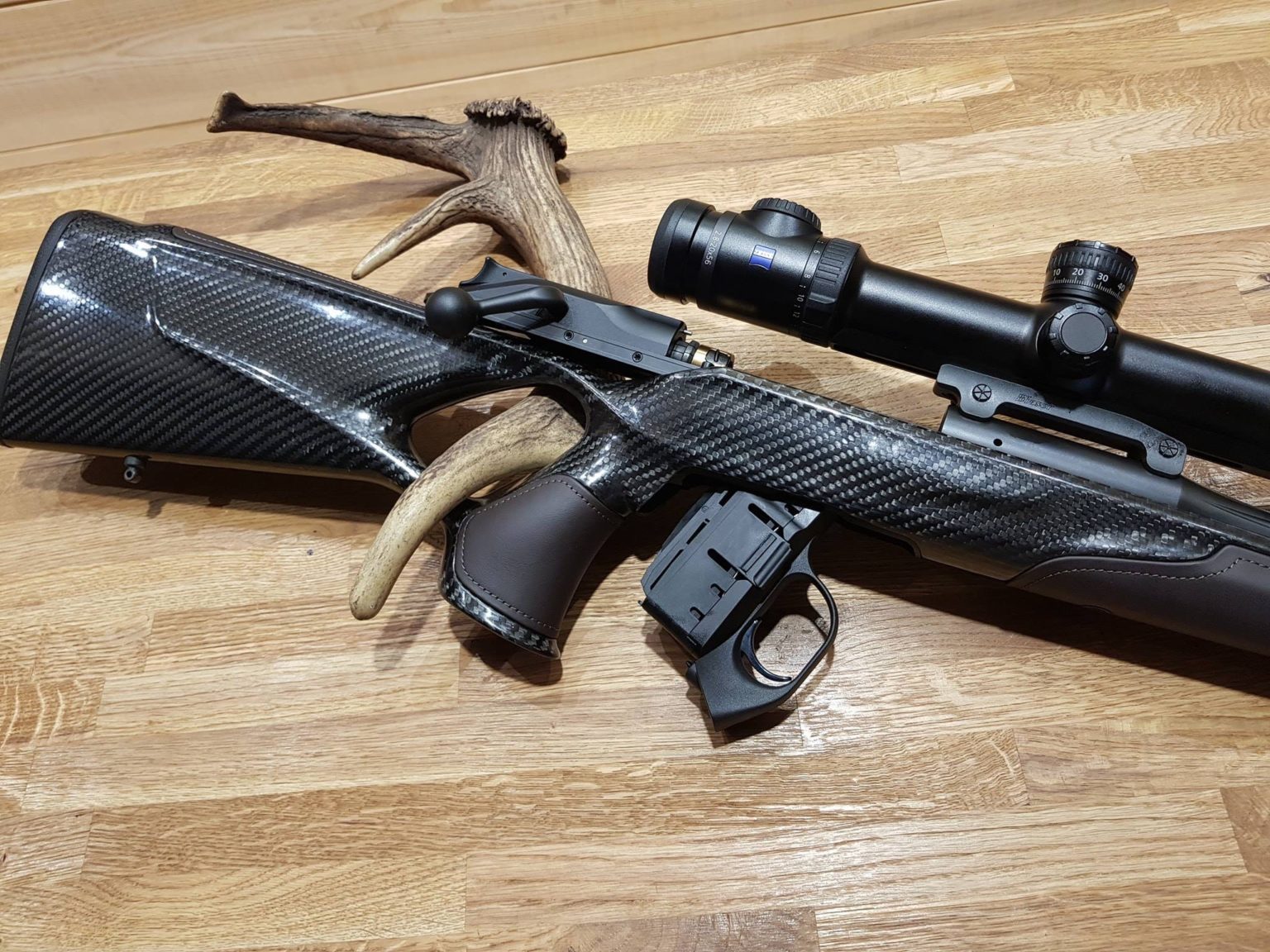 BLASER R8 SUCCESS CARBONE CUIR CACAO - Armurerie du Château 28