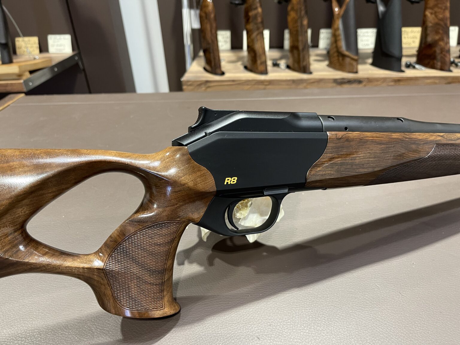 BLASER R8 SUCCESS BOIS GAUCHER - Armurerie du Château 28